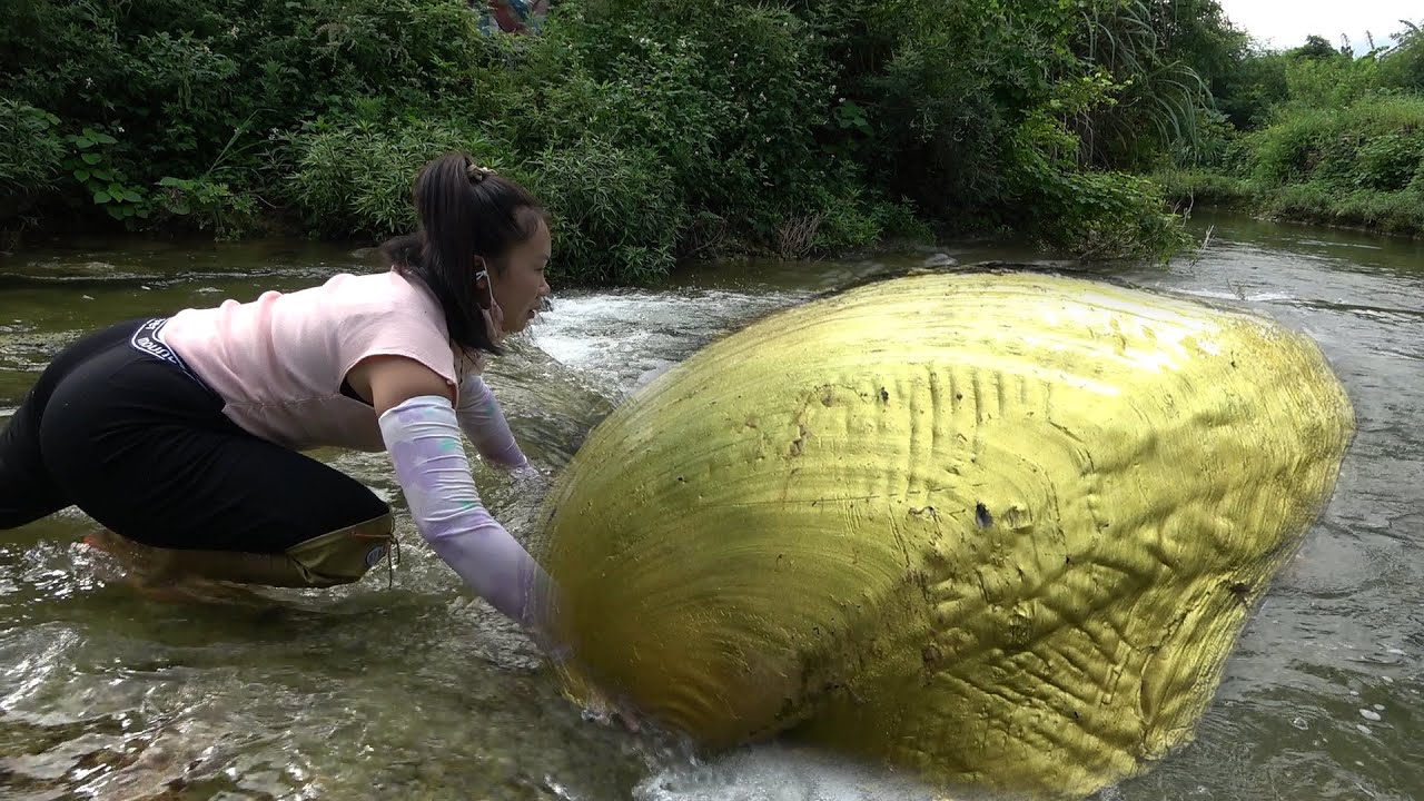 The mutant pearl clam in the rapids brings me enormous wealth - YouTube
