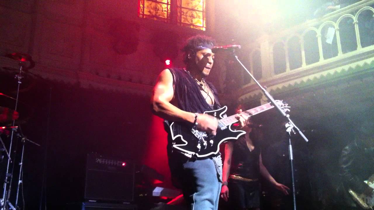 D'angelo live @ Paradiso Amsterdam 2-2-12 - Sexy Body - YouTube