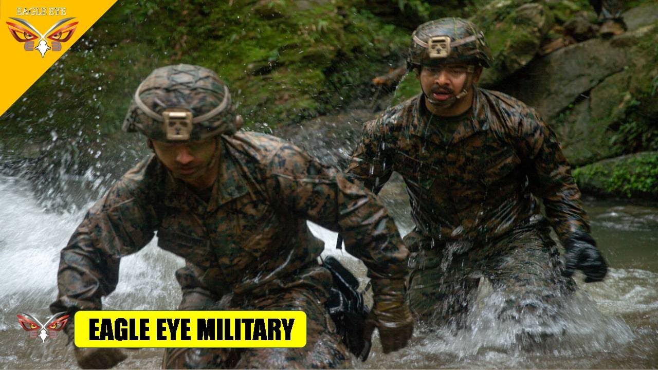 Navy SEALs in Action : 5 km run, 1400 meter swim, defensive ...