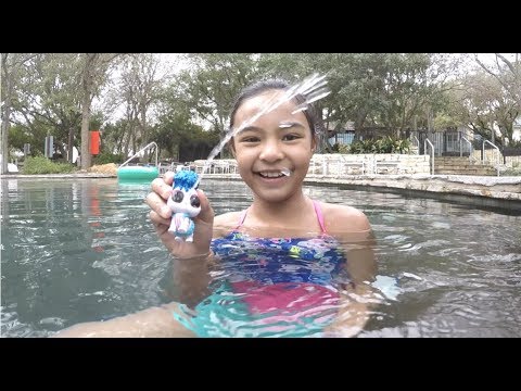 Winter Swimming with L.O.L Surprise! Lil' Sis, Pets, Bling, Fizz Charms ...