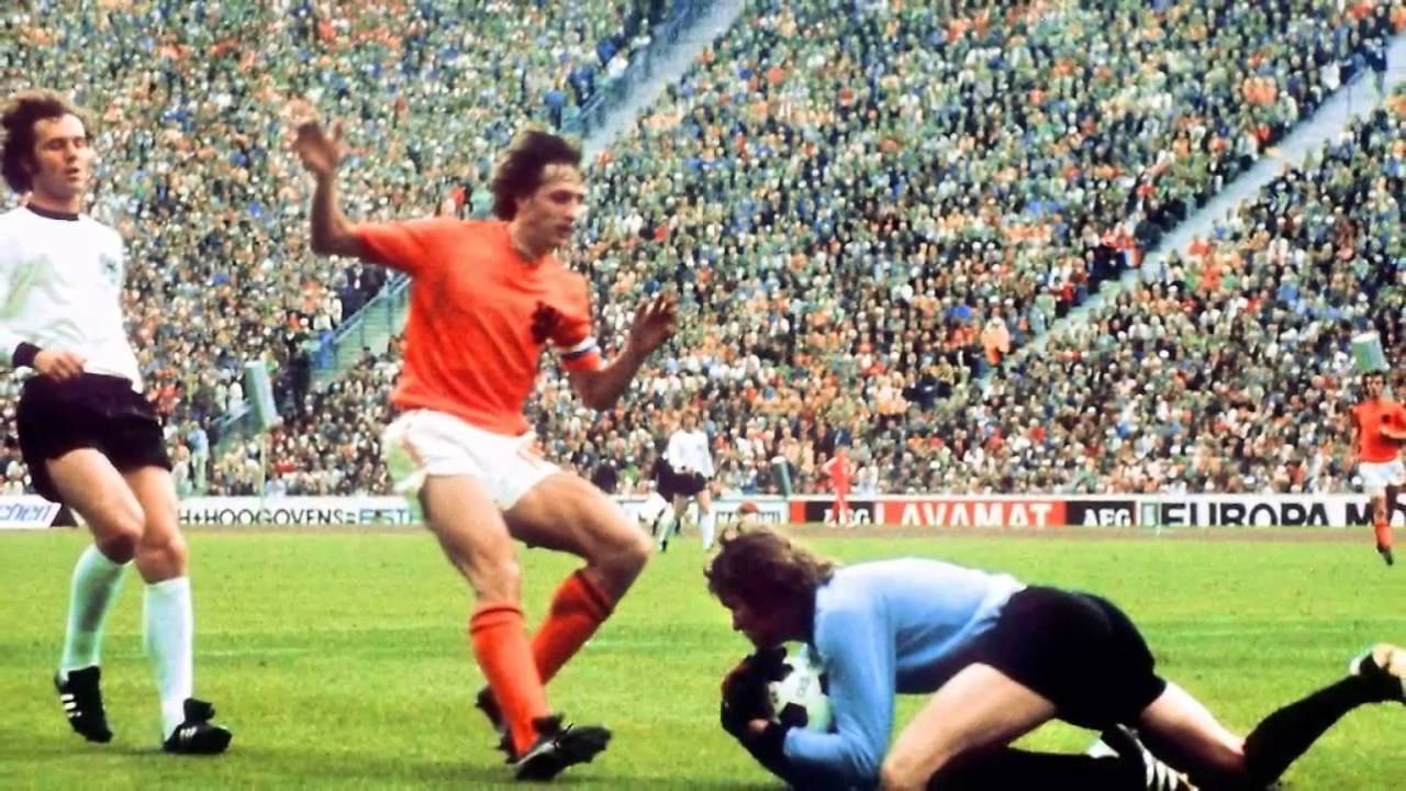 A look back at the career of Johan Cruyff - YouTube