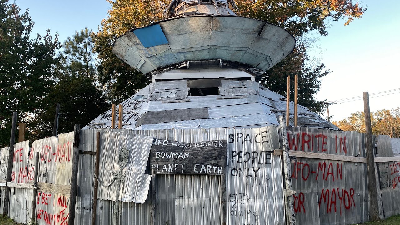 UFO Welcome Center in Bowman, SC - YouTube