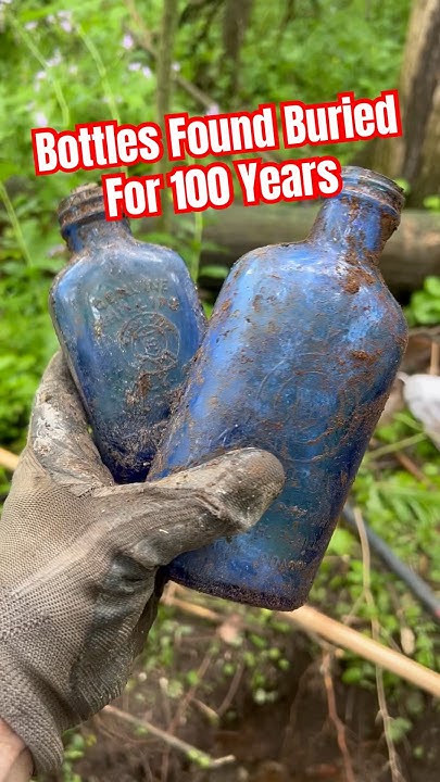 Digging for 100 Year Old Bottles 💥 #shorts #mudlarking #archaeology #vintage - YouTube