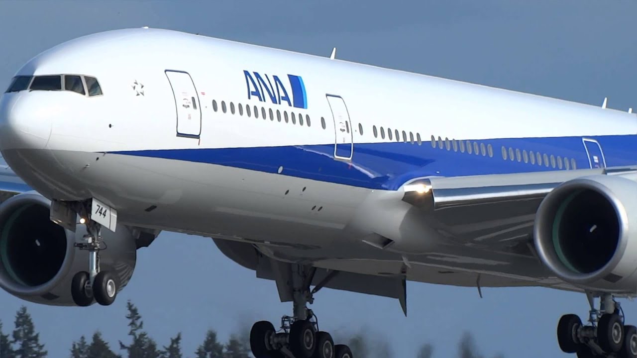 LOUD/CLEAN New ANA 772 at KPAE - YouTube