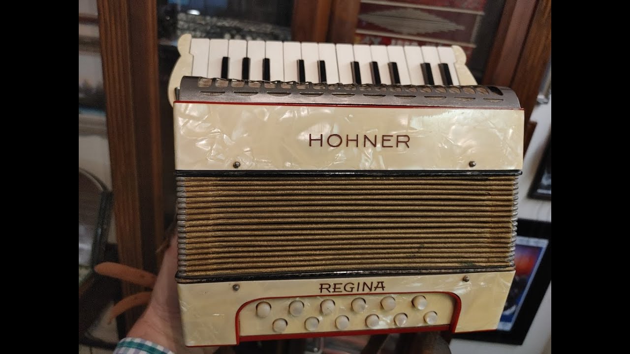 Hohner Regina spielt wieder ! Schnefsky Buam - YouTube