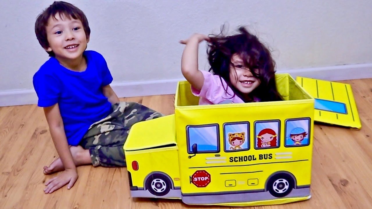 Kids Play Wheels on the Bus and Learn Colors - YouTube