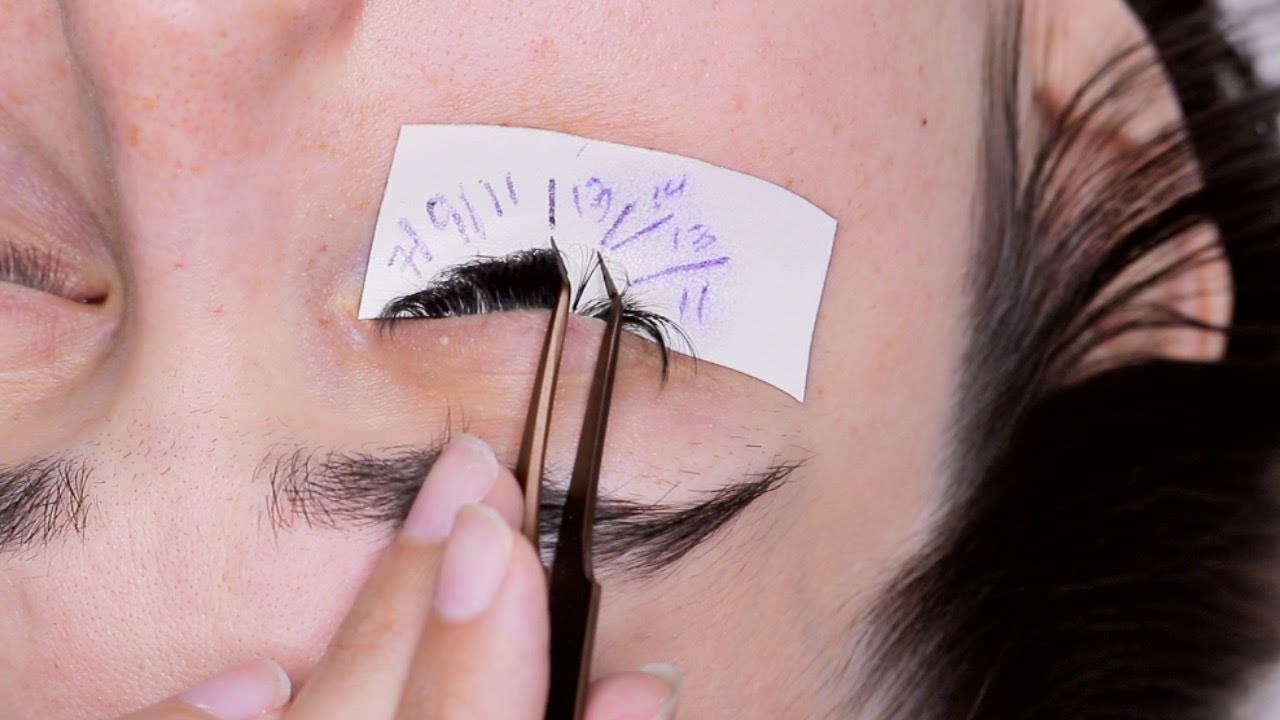 MEGA VOLUME LASH TUTORIAL on strong natural lashes - YouTube