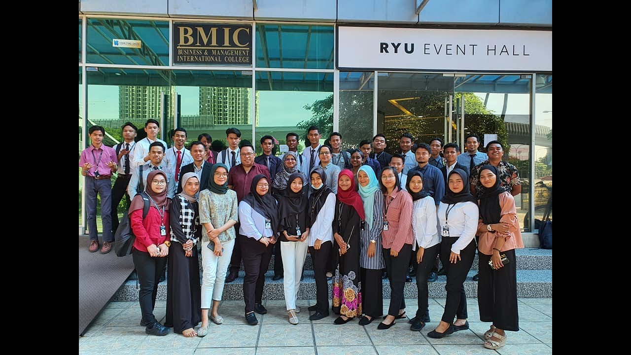 Discover Campus Meridian Saito College - YouTube
