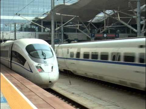 中国の高速鉄道 CRH2、CRH3を抜く - YouTube