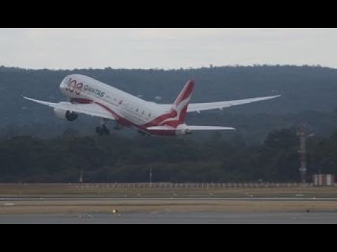Flight Review: Qantas QF10 (LHR-PER) + Qantas Lounge London - YouTube