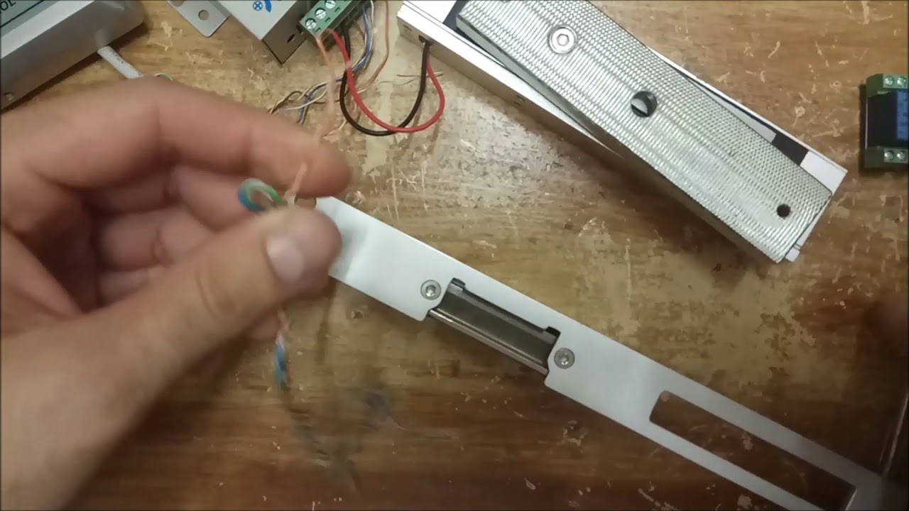 Magnetic connection + electric lock - YouTube