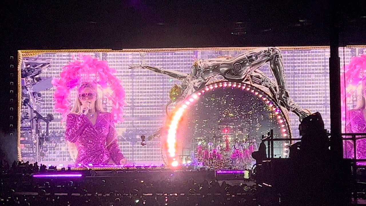 Beyoncé - Motherboard Interlude / CUFF IT (Clips) [Renaissance World Tour - NJ/NYC Night 2 ...