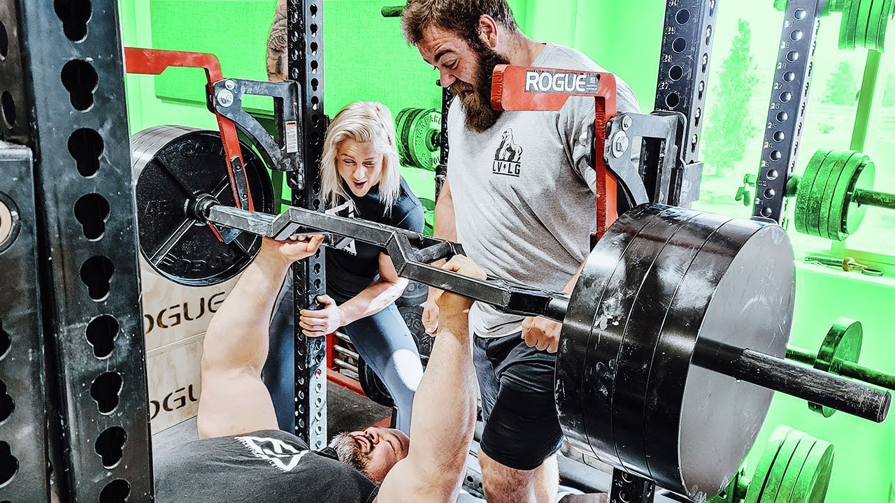 BENCH PRESS WITH THE STRONGEST COUPLE IN CANADA - YouTube