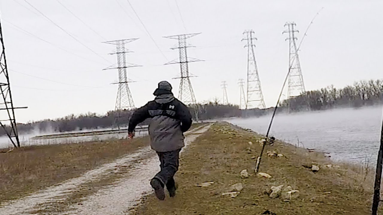 BANK Fishing for Catfish! - Below Freezing Catfishing - YouTube