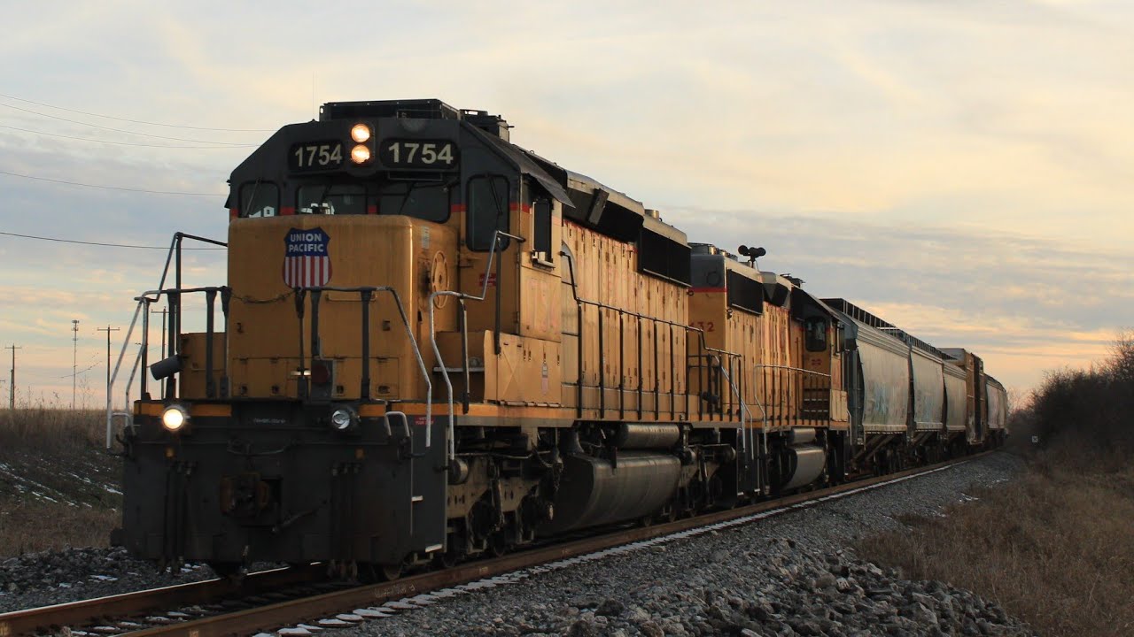 Union Pacific 1754 leads Law 51 north into Taylor Texas(1/27/26) - YouTube