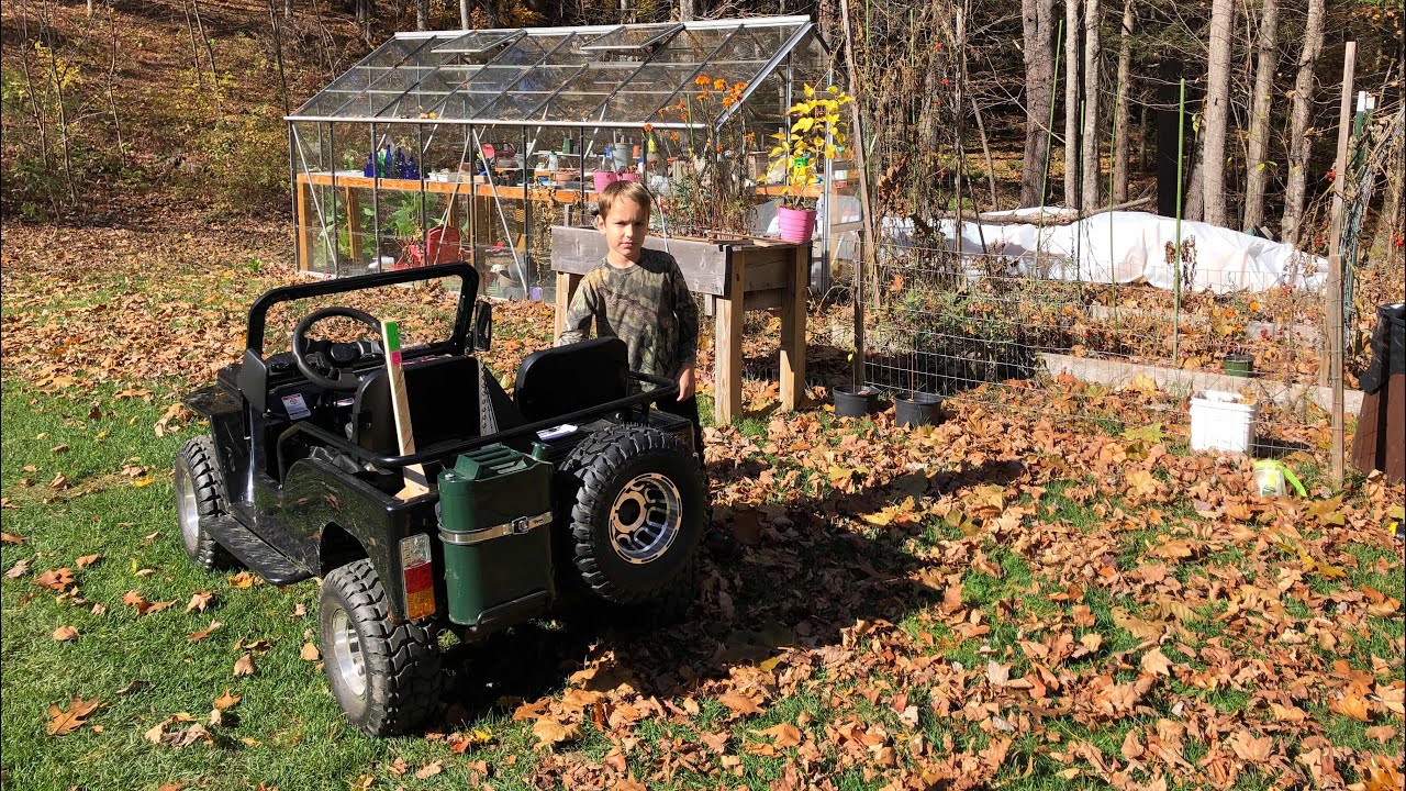 Looking at John Deere E100 and x-pro mini Jeep - YouTube