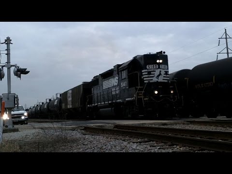 NS 5140 leads CP 641 at Libertyville, IL. Rare High Nose! - YouTube