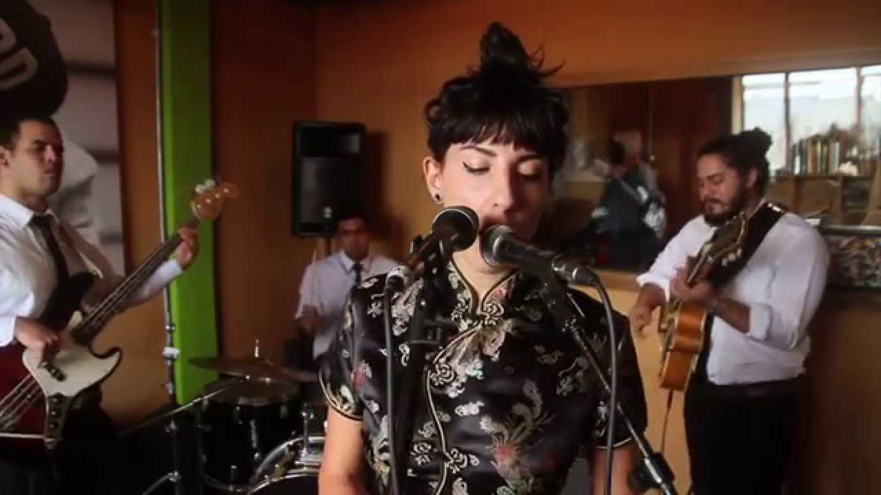 Amy Winehouse cover of 'Wake Up Alone' Francesca Biancoli - YouTube