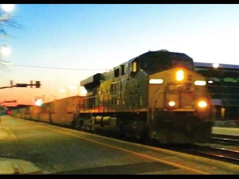 CSX ES40DC 5274 leads a good sized Q192 awesome 1st gen K5HL Fayetteville, NC - YouTube