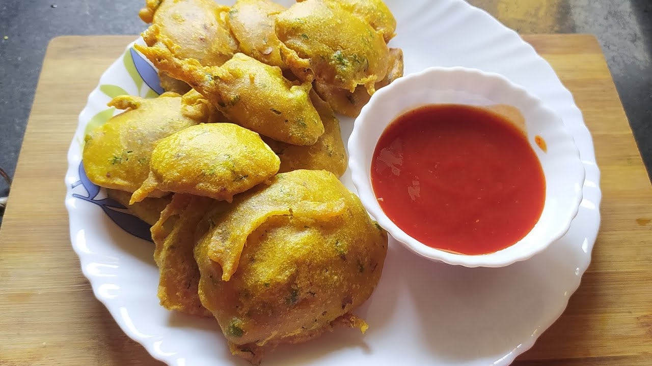 Aalu Pakoda #Aalu bhajjia #आलू भज्जिया - YouTube