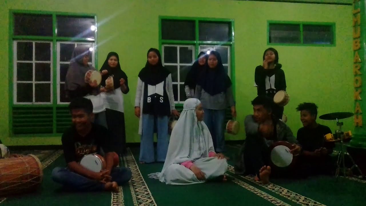 Marawis latihan lagu sufna yuna - YouTube