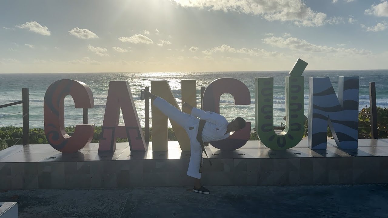 Amilcar en Playa Delfines Cancún Quinatana Roo México Kata Kanku Sho ...