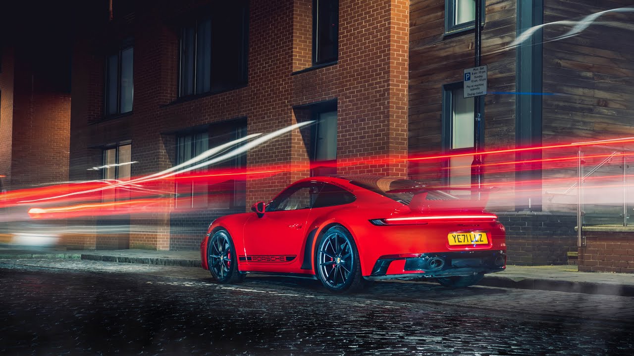 Photographing a Porsche 992 in the city at night - YouTube