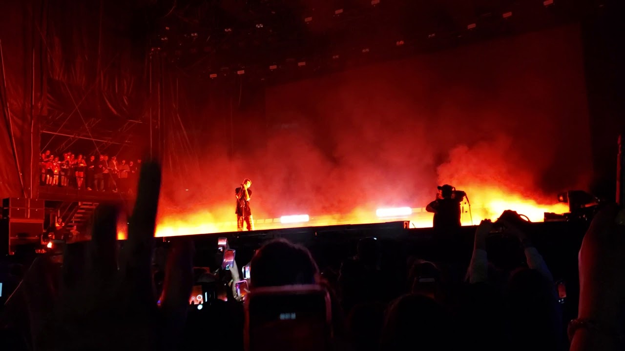 I Fall Apart- Post Malone @Voodoo Fest 10-27-2019 - YouTube