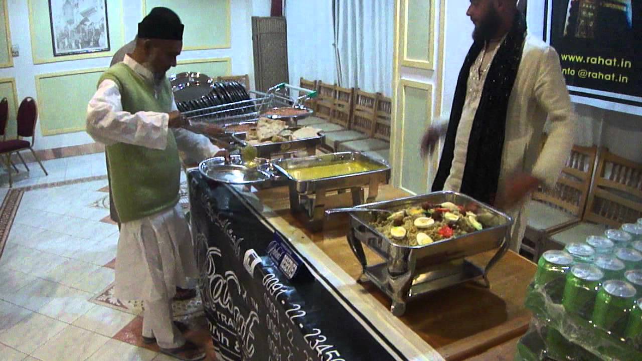 Umrah with Rahat -Buffet Madina Food Distribution April 2012 - YouTube