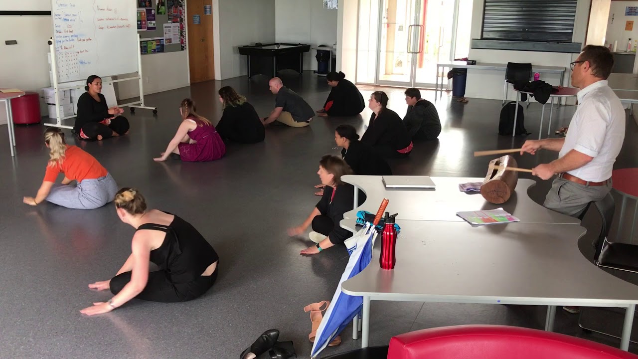 Samoan sasa with the drum - YouTube