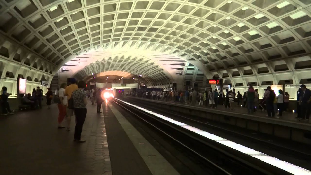 Washington DC - Yellow Line train arrives at L'Enfant Plaza HD (2014 ...