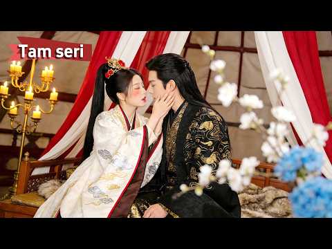 Erkek kılığına girmiş olan prenses, yanlışlıkla yaralı başbakanı öper ve bir kovalamaca oyunu başlar