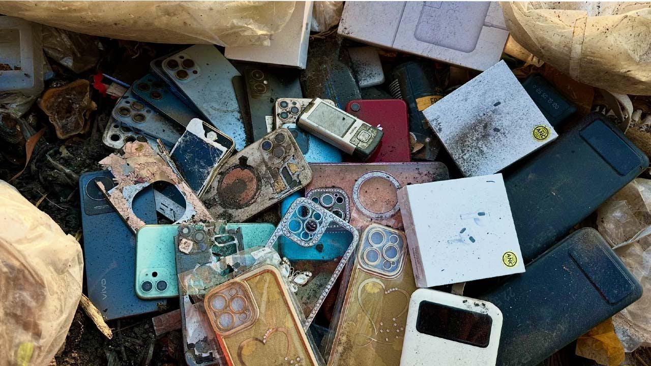 Luckey😱💵!! Found Broken ipad iphone Samsung Oppo & More in the Garbage ...