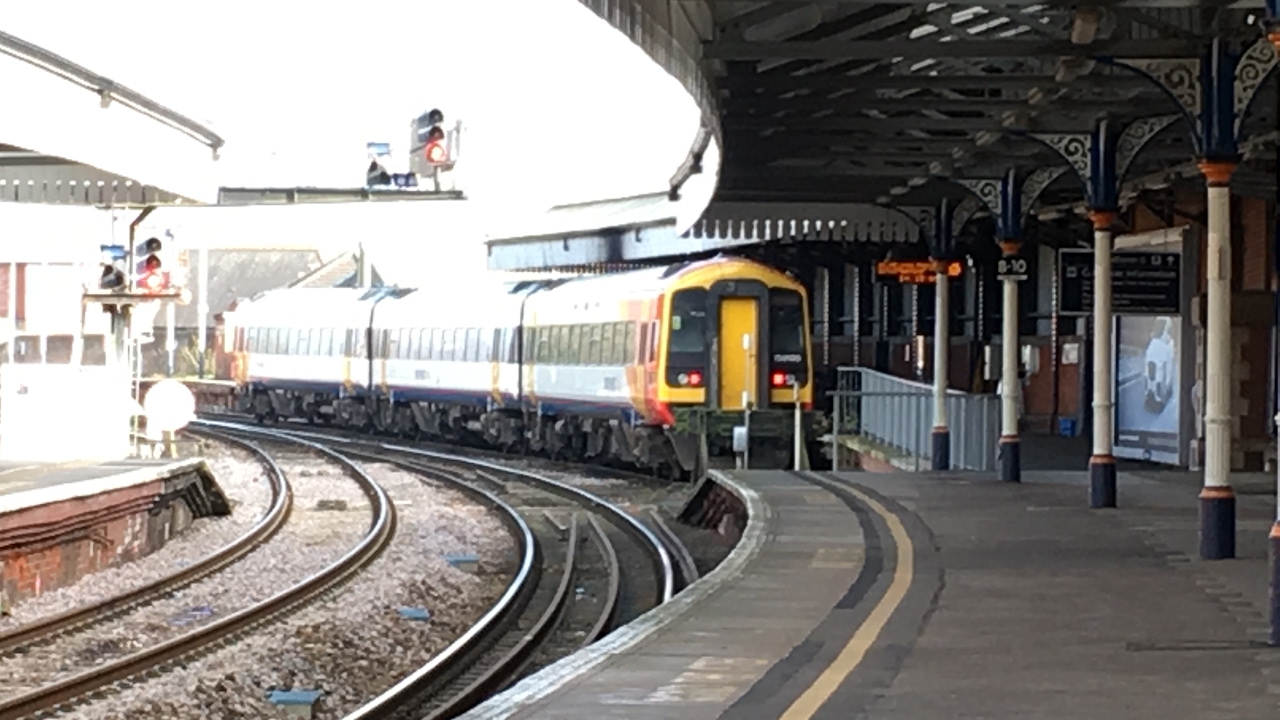 Trains at Salisbury 13/02/17 - YouTube