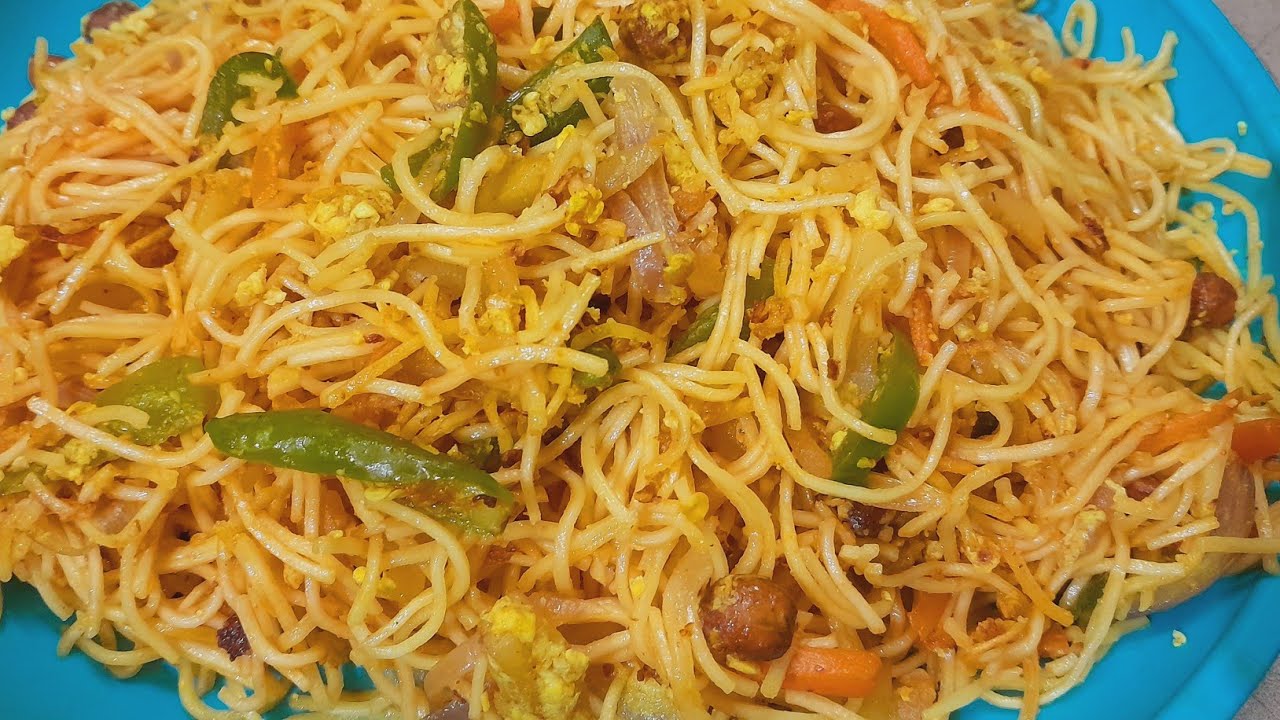 chowmin recipe 🍝//আলু পিয়াজ দিয়ে চাউমিন রেসিপি।। এইভাবে চাউমিন খেতে ...