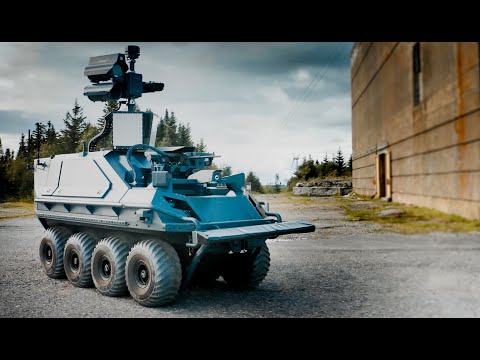 Askerler ile birlikte savaşan insansız tank ( Master XT) / Unmanned tank fighting alongside soldiers