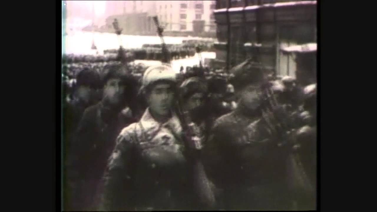 Red Army Choir - The March of the Defenders of Moscow (Марш защитников ...