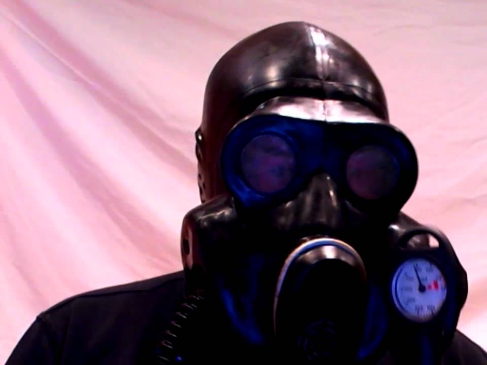 RUSSIAN GAS MASK WITH TWIN HOSES ATTACHED TO SCUBA REGS - YouTube