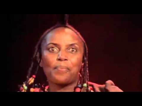 Miriam Makeba: Qongqothwane (Click Song) - YouTube
