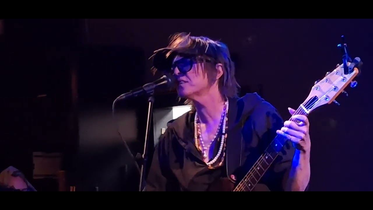 Tara Jane O'Neil w/ Sara Lund - Howl - YouTube