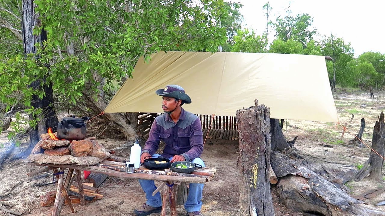 Windy building tarp shelter - Bushcraft campfire campchair and cooking ...