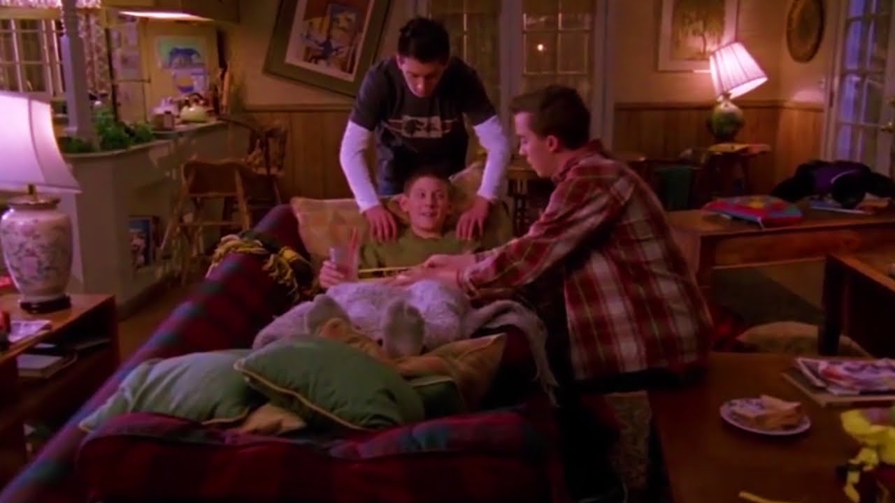 DEWEY ESCONDE LAS LLAVES DEL CARRO DE HALL...…MALCOM EL DEL MEDIO ...