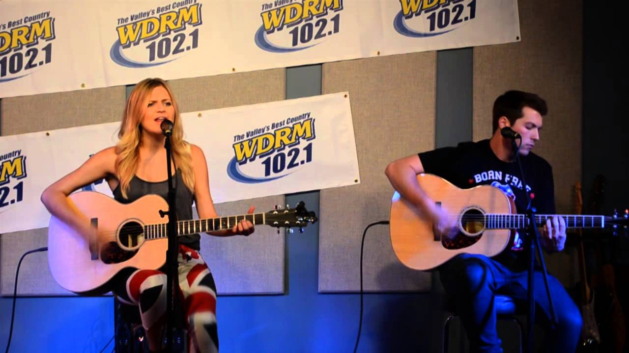 Kelsea Ballerini sings XO - YouTube