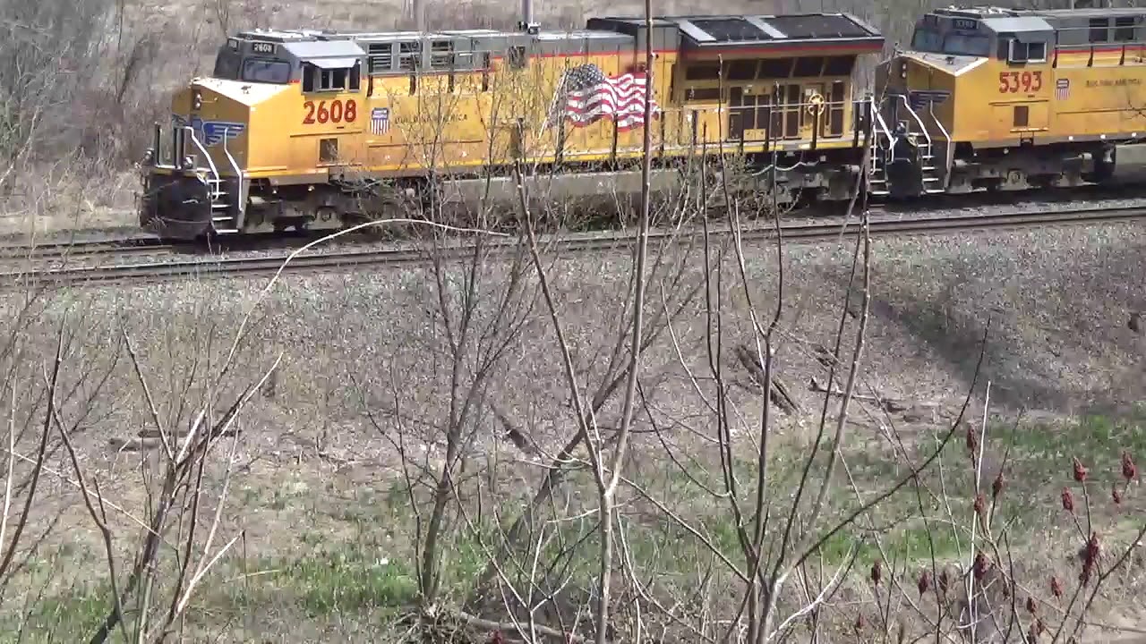 Friendly Union Pacific mixed freight train - YouTube