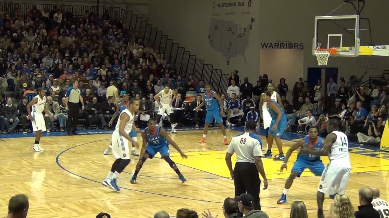 Santa Cruz Warrior Mickell Gladness Dunk in Home Game 5 - YouTube