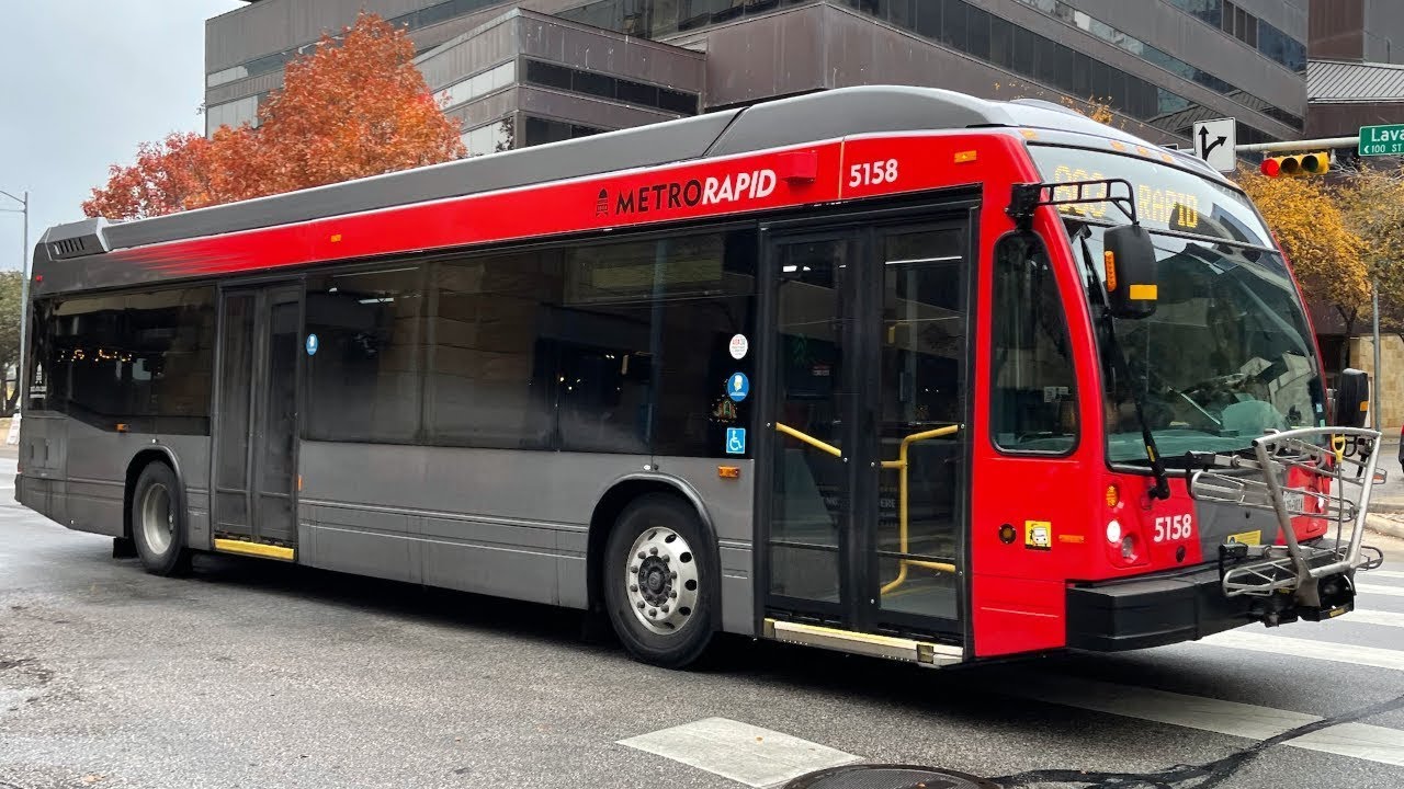 Metro Rapid Bus