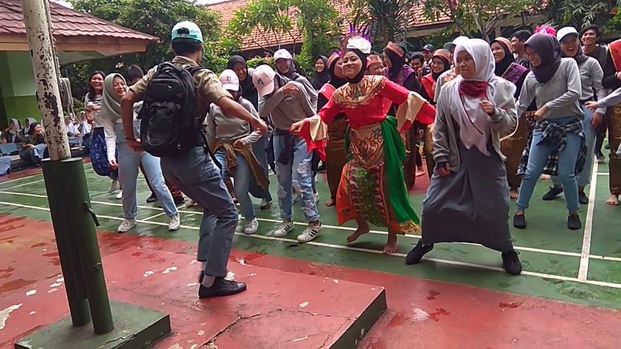 PERTUNJUKKAN SENI XI AP & PM SMKN 25 JAKARTA - YouTube