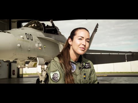 NASA ASTRONAUT MEETS FIGHTER JET PILOT - YouTube