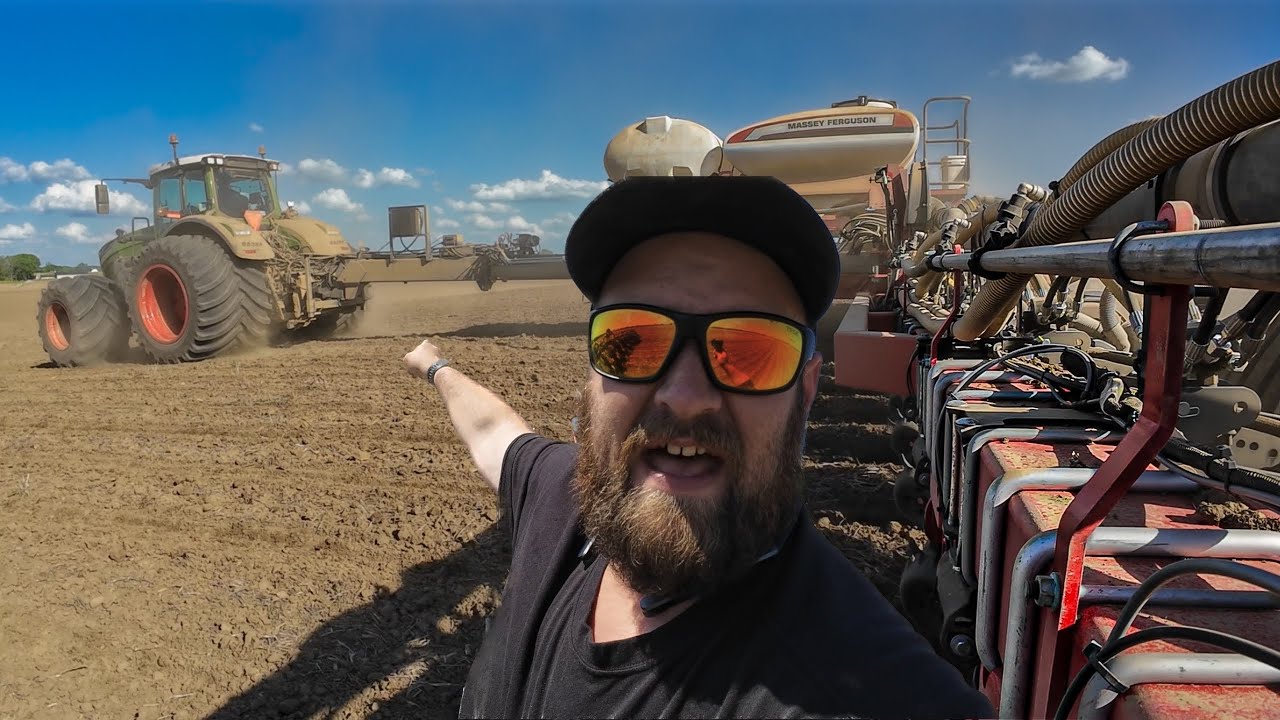This is the Best Corn Planting rig ever! Fendt + Massey Ferguson - YouTube