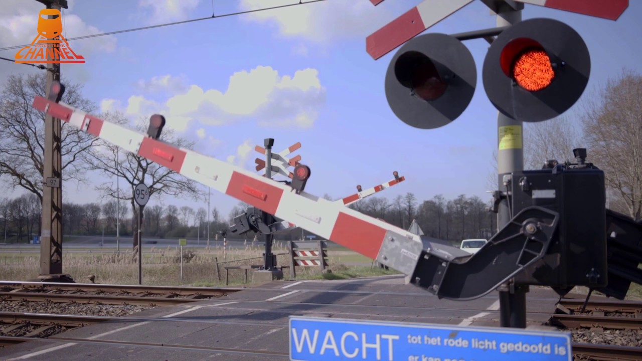 DUTCH RAILROAD CROSSING - Staphorst - Klaas Kloosterweg Oost - YouTube